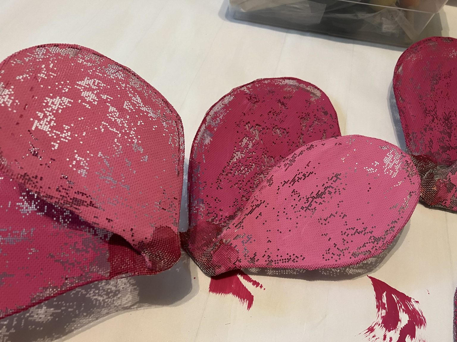 how to make a diy flower with aluminum screen - Re-Fabbed