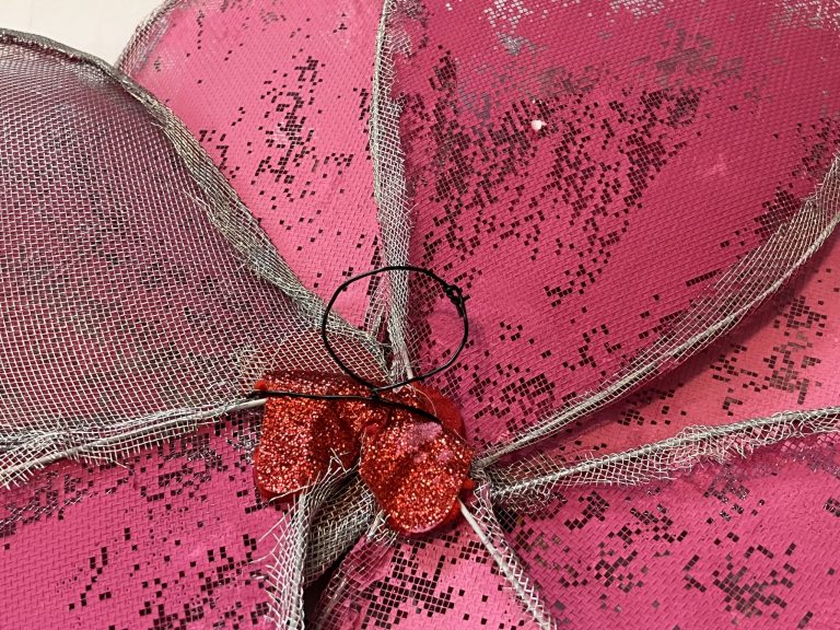 how to make a diy flower with aluminum screen - Re-Fabbed