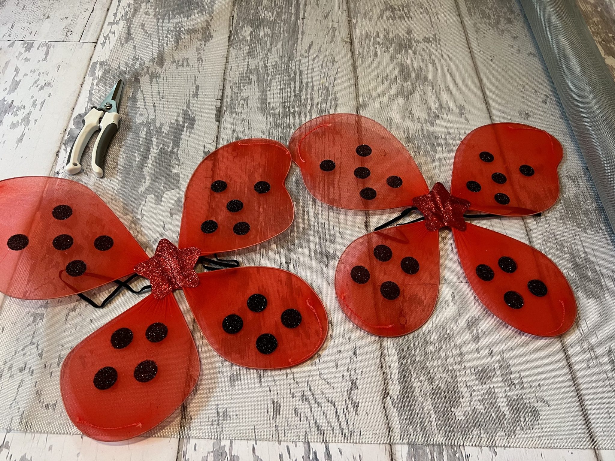 how to make a diy flower with aluminum screen - Re-Fabbed