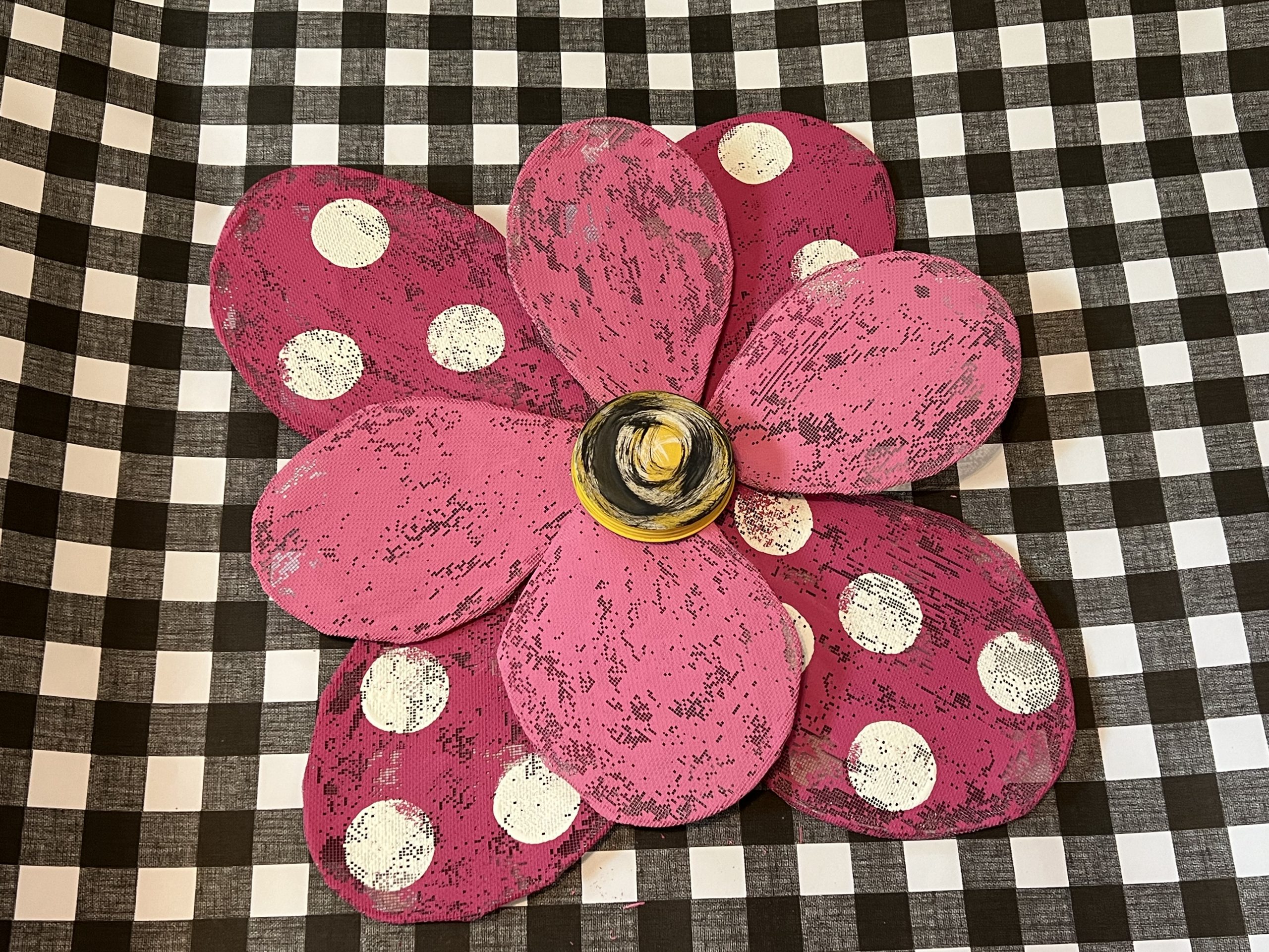 how to make a diy flower with aluminum screen - Re-Fabbed