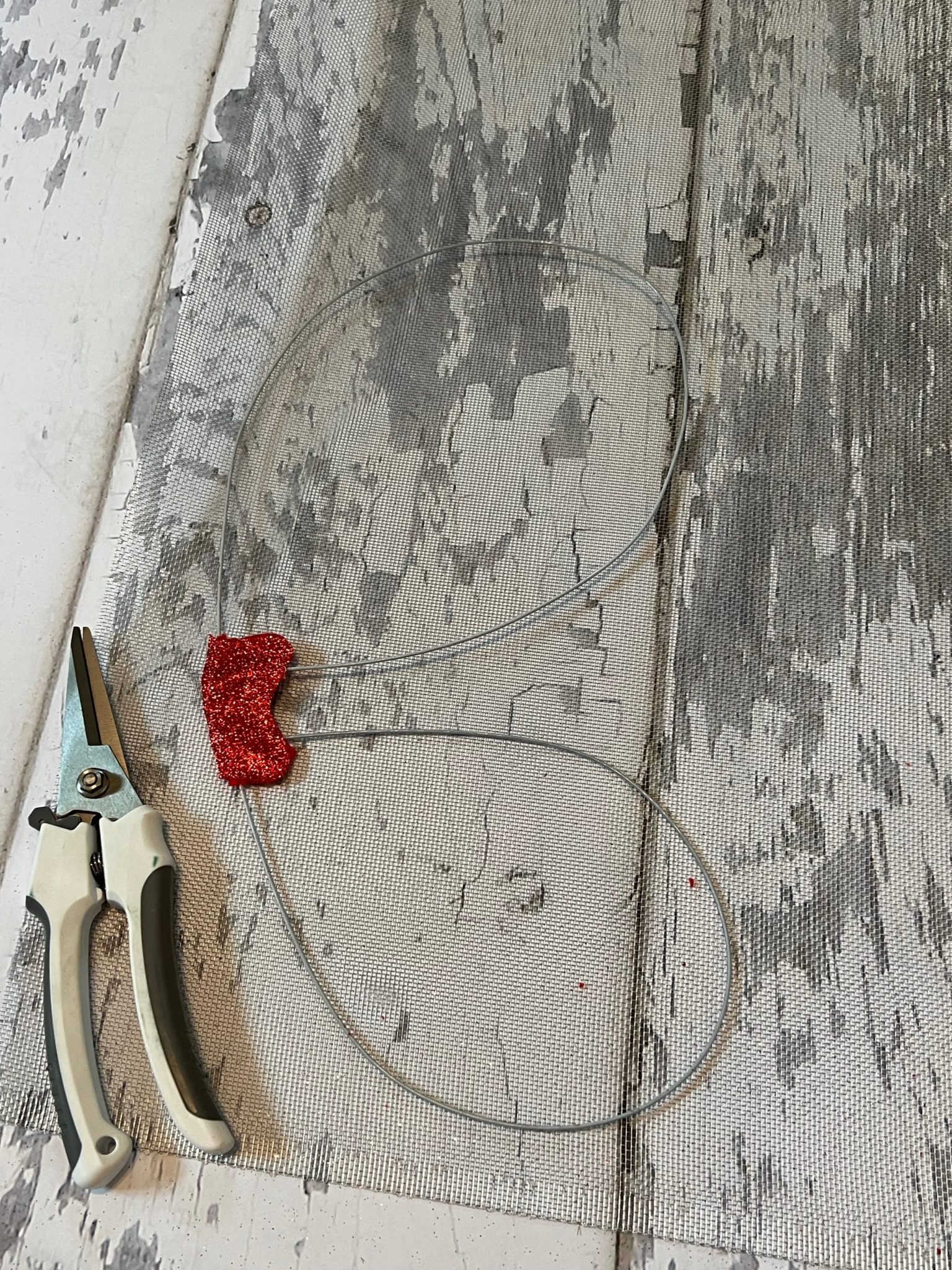 how to make a diy flower with aluminum screen - Re-Fabbed