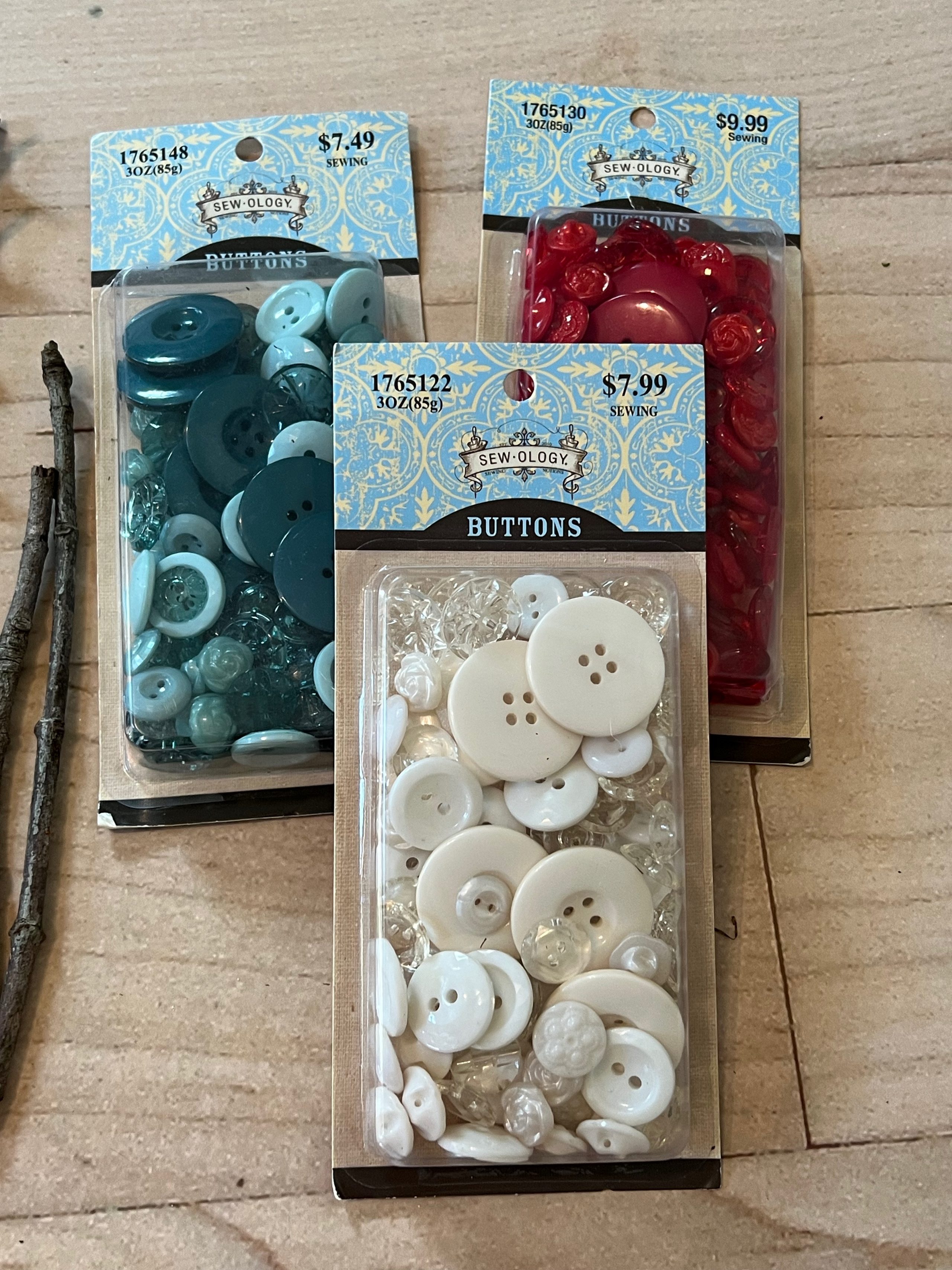 how to make christmas trees with buttons - Re-Fabbed