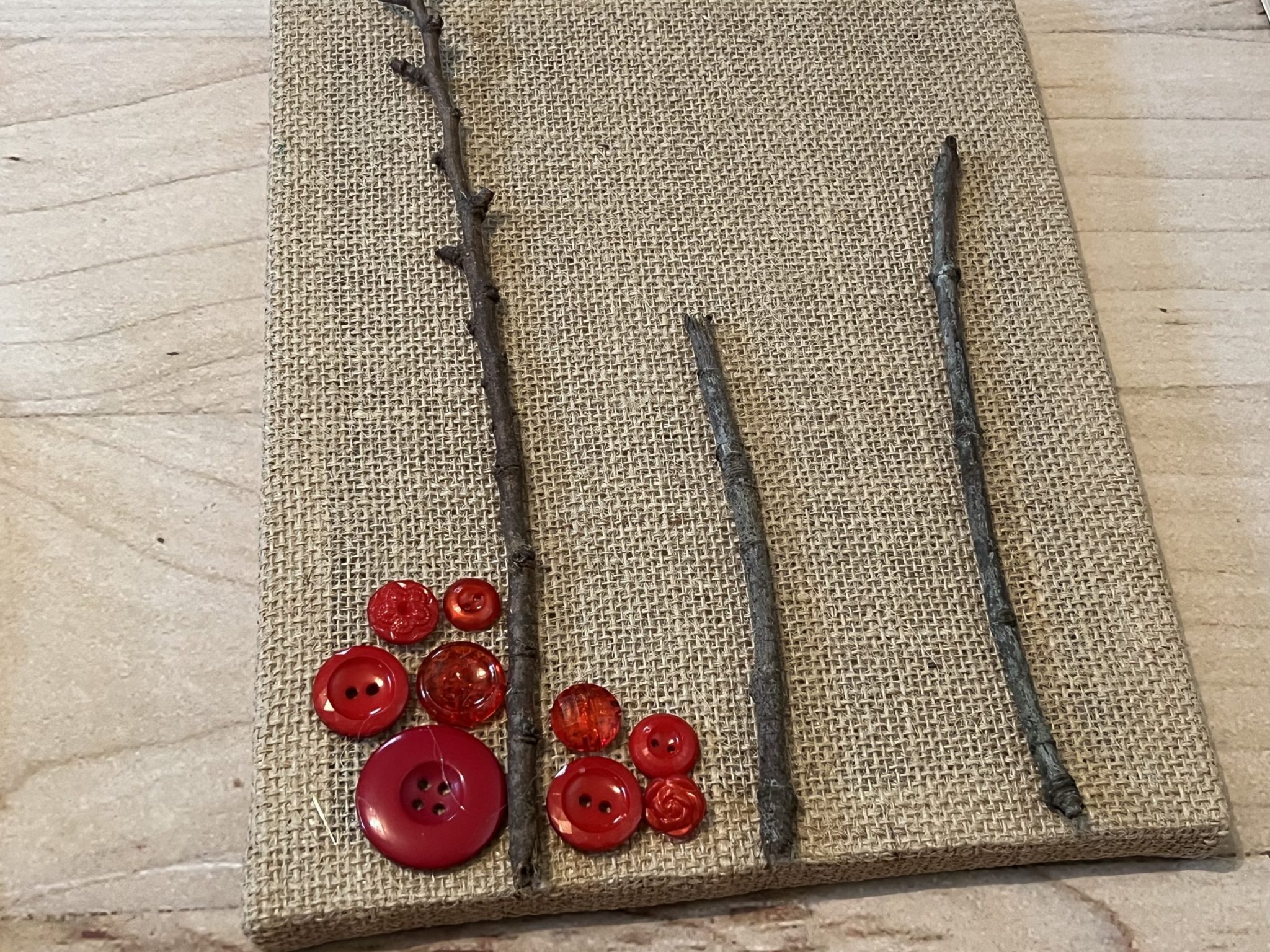 how to make christmas trees with buttons - Re-Fabbed