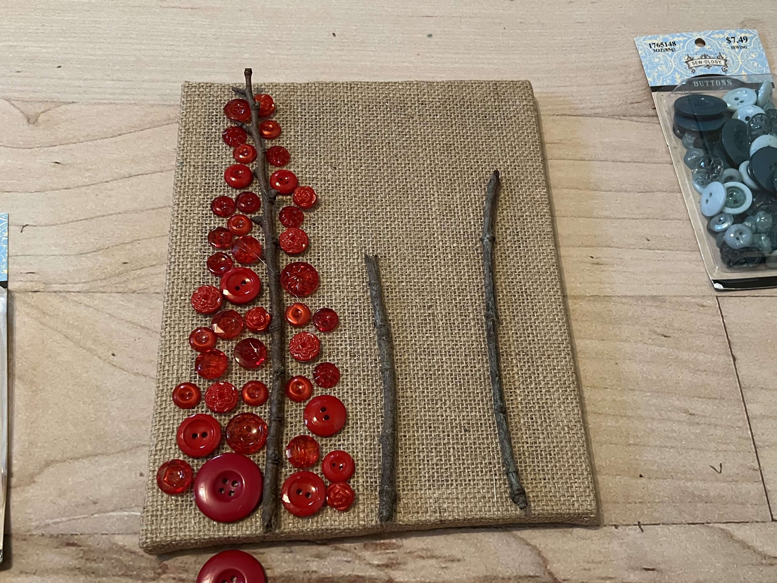 how to make christmas trees with buttons - Re-Fabbed