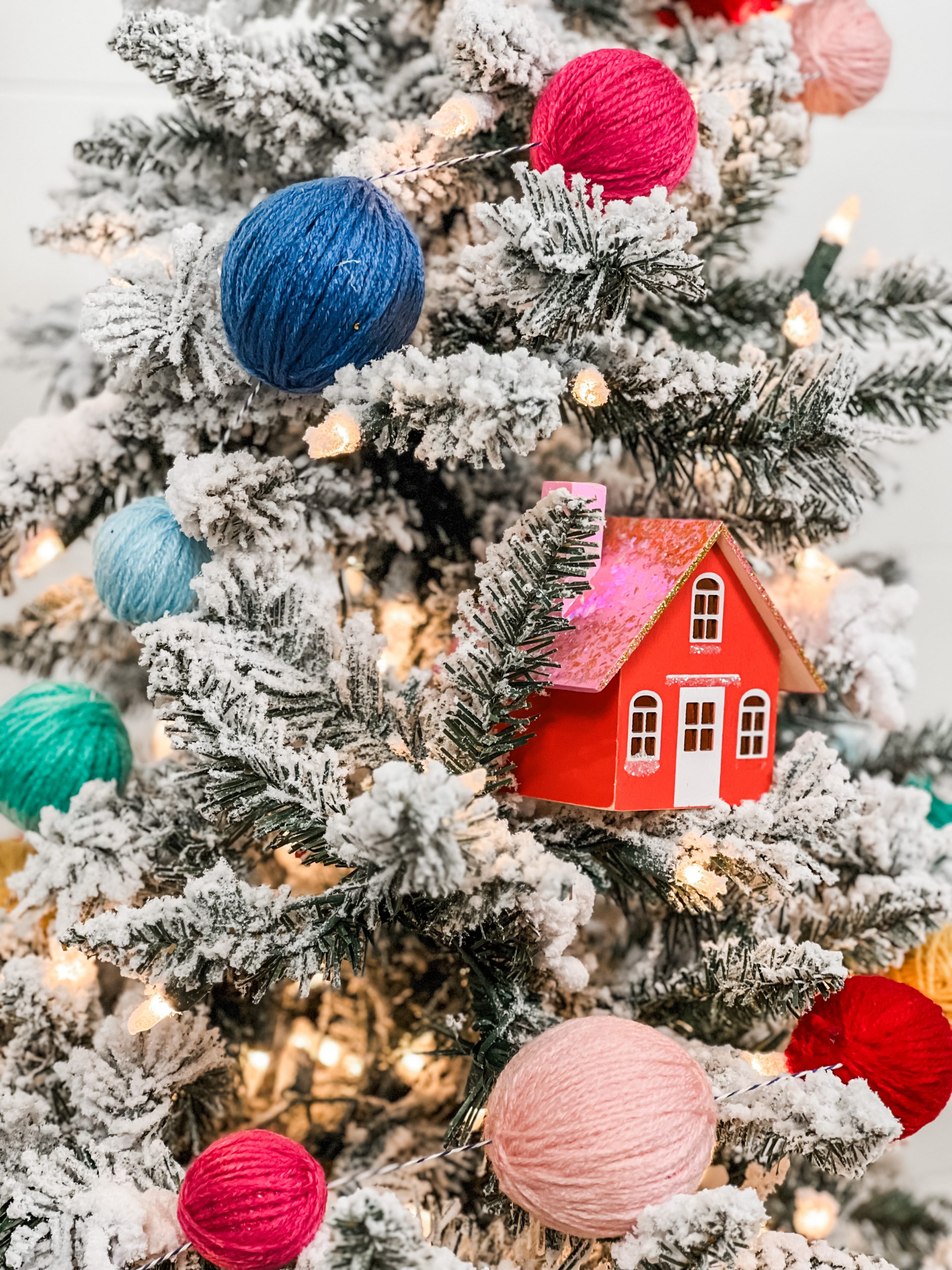 how to make christmas garland with yarn - Re-Fabbed