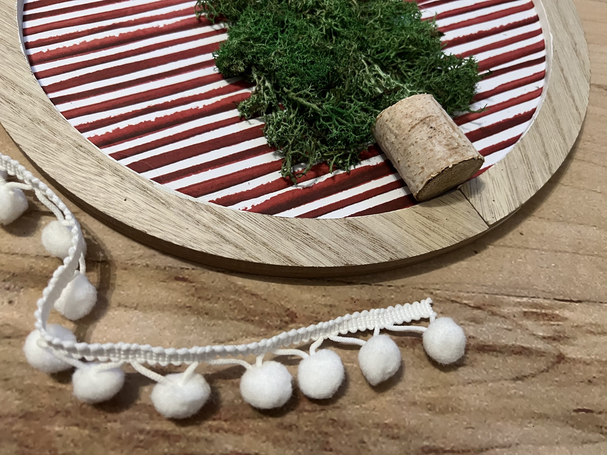 how to make diy moss christmas tree - Re-Fabbed