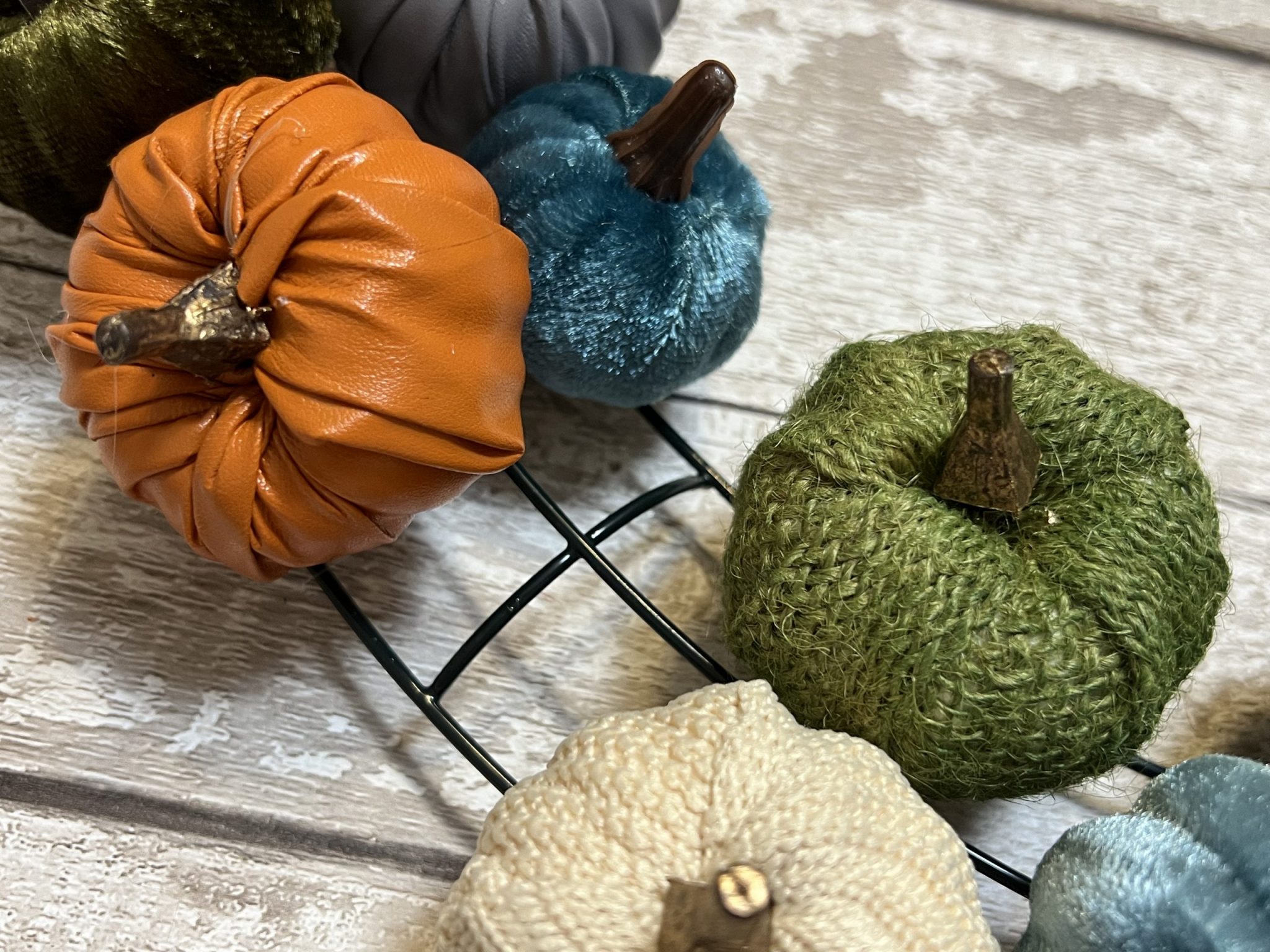 how to make a diy fall pumpkin wreath - Re-Fabbed