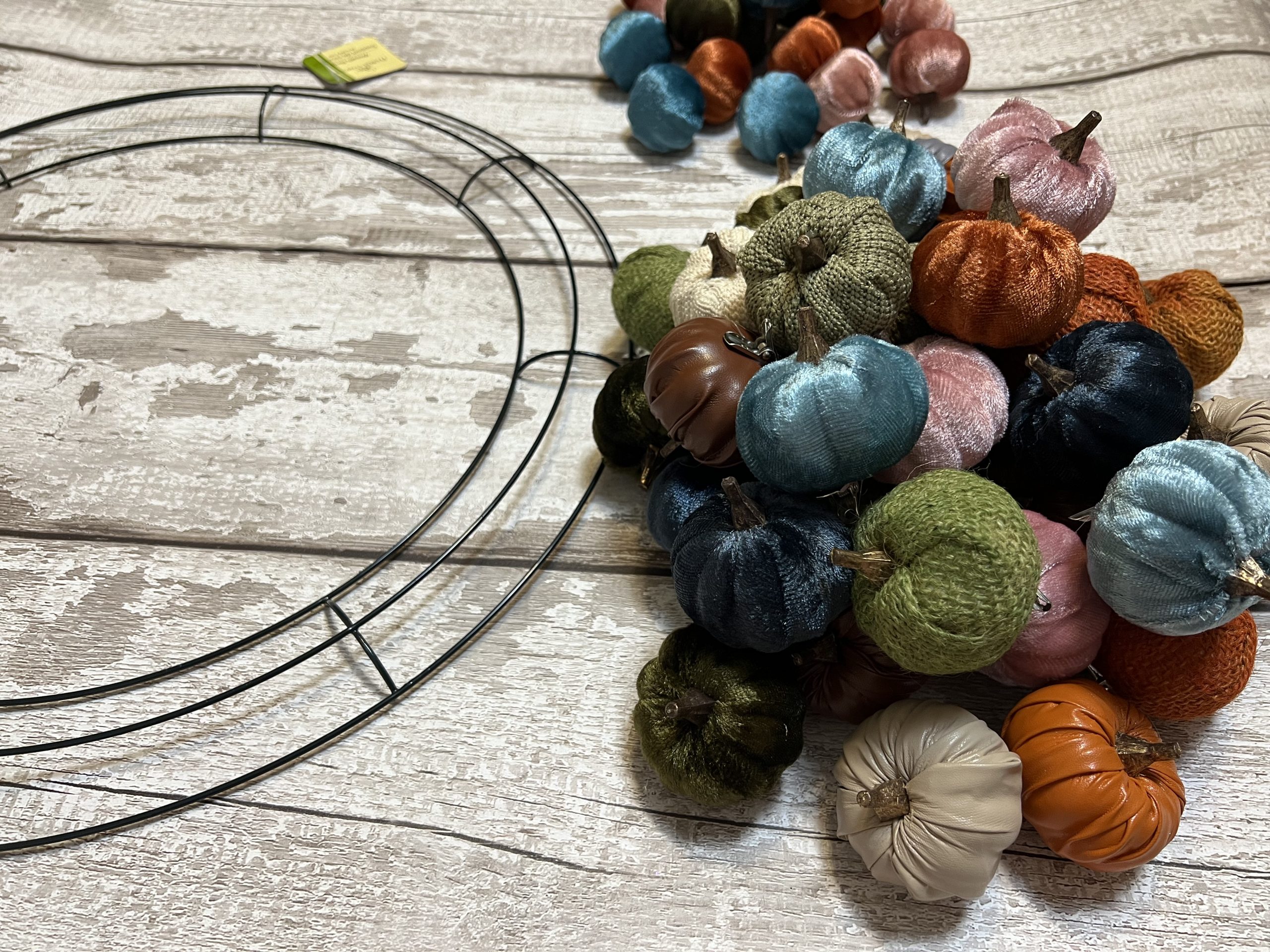 how to make a diy fall pumpkin wreath - Re-Fabbed