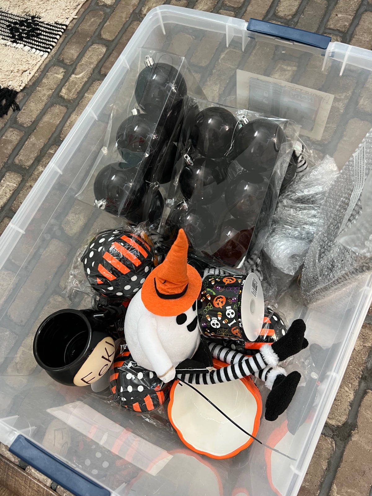 how to decorate a tree for halloween - Re-Fabbed