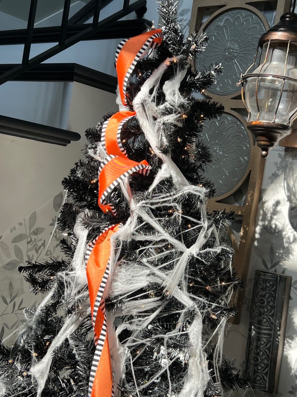 how to decorate a tree for halloween - Re-Fabbed