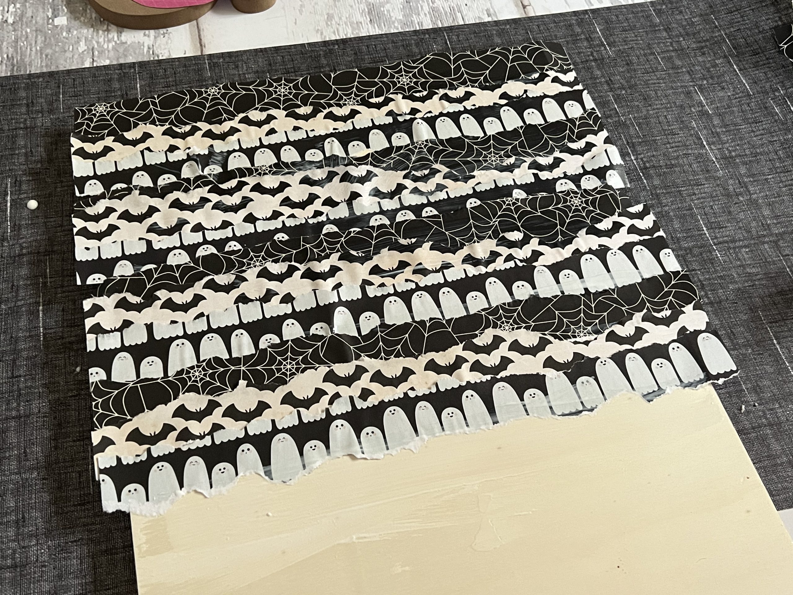 how to make a simple diy halloween sign - Re-Fabbed