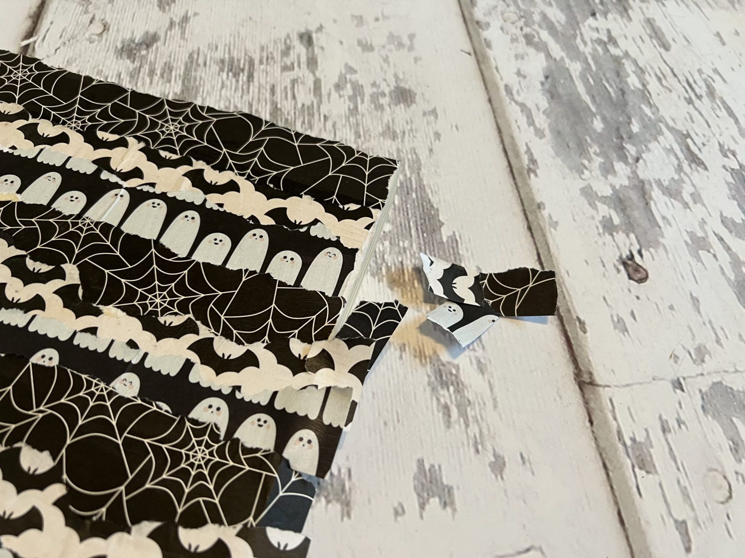 how to make a simple diy halloween sign - Re-Fabbed