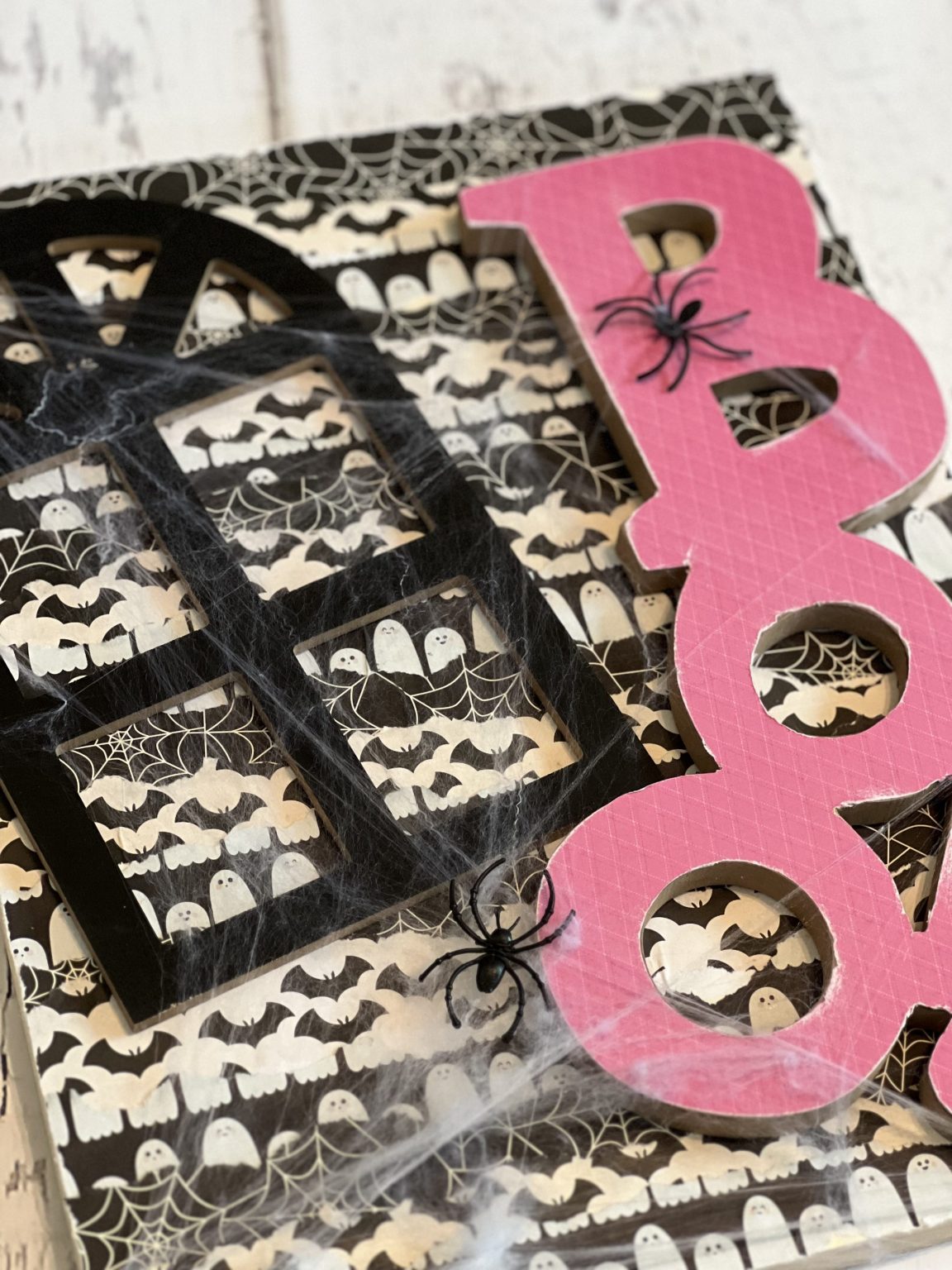 how to make a simple diy halloween sign - Re-Fabbed