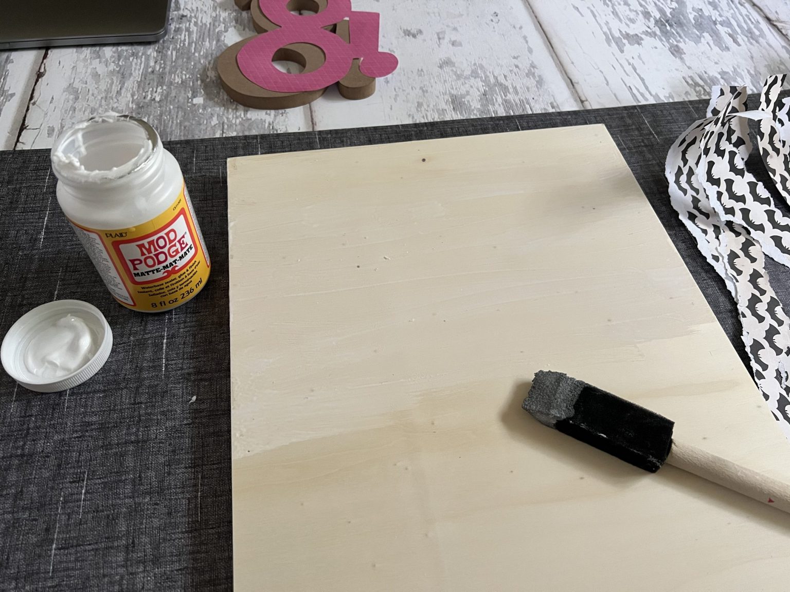 how to make a simple diy halloween sign - Re-Fabbed