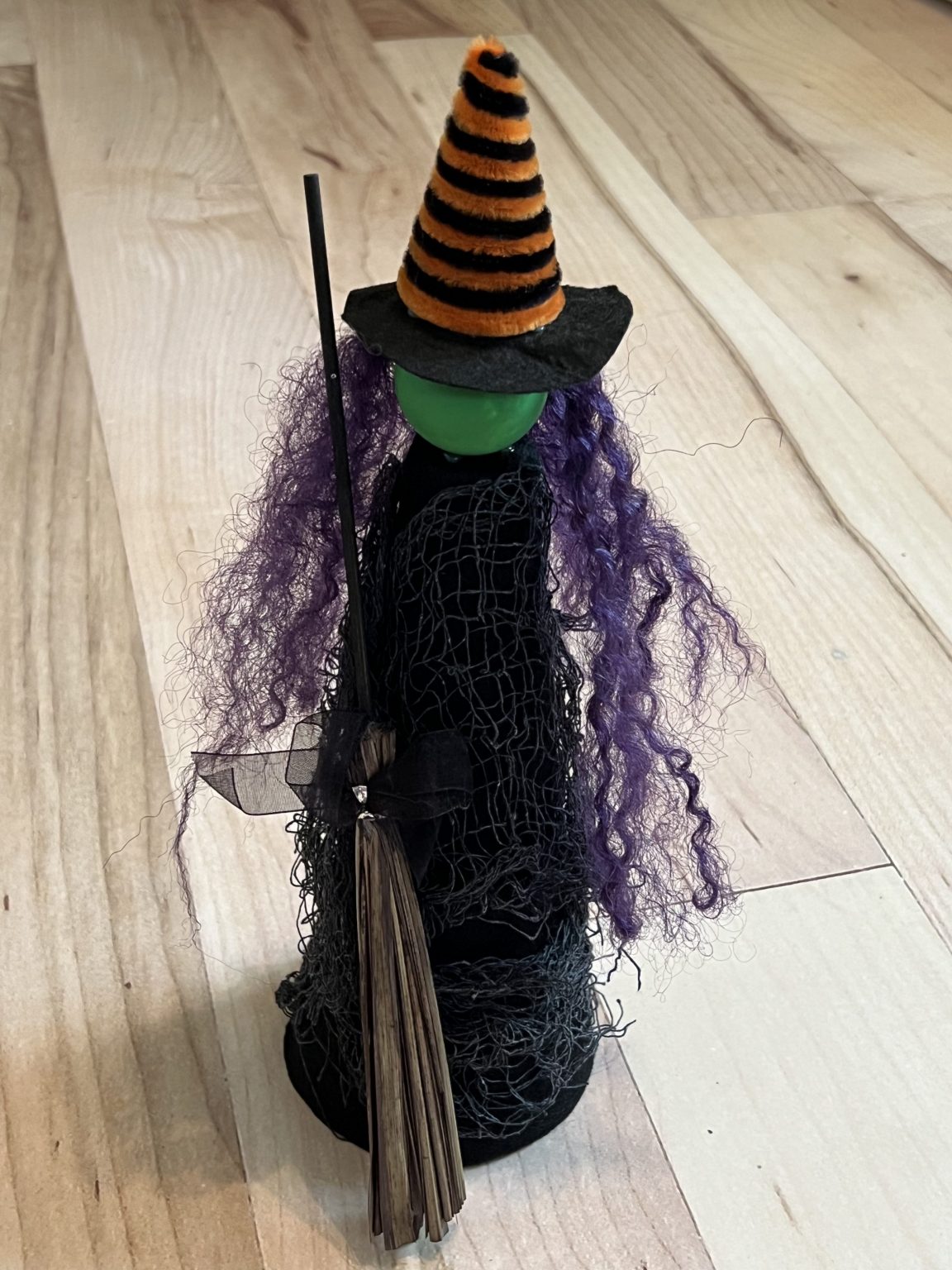 how to make a witch with dollar tree supplies - Re-Fabbed