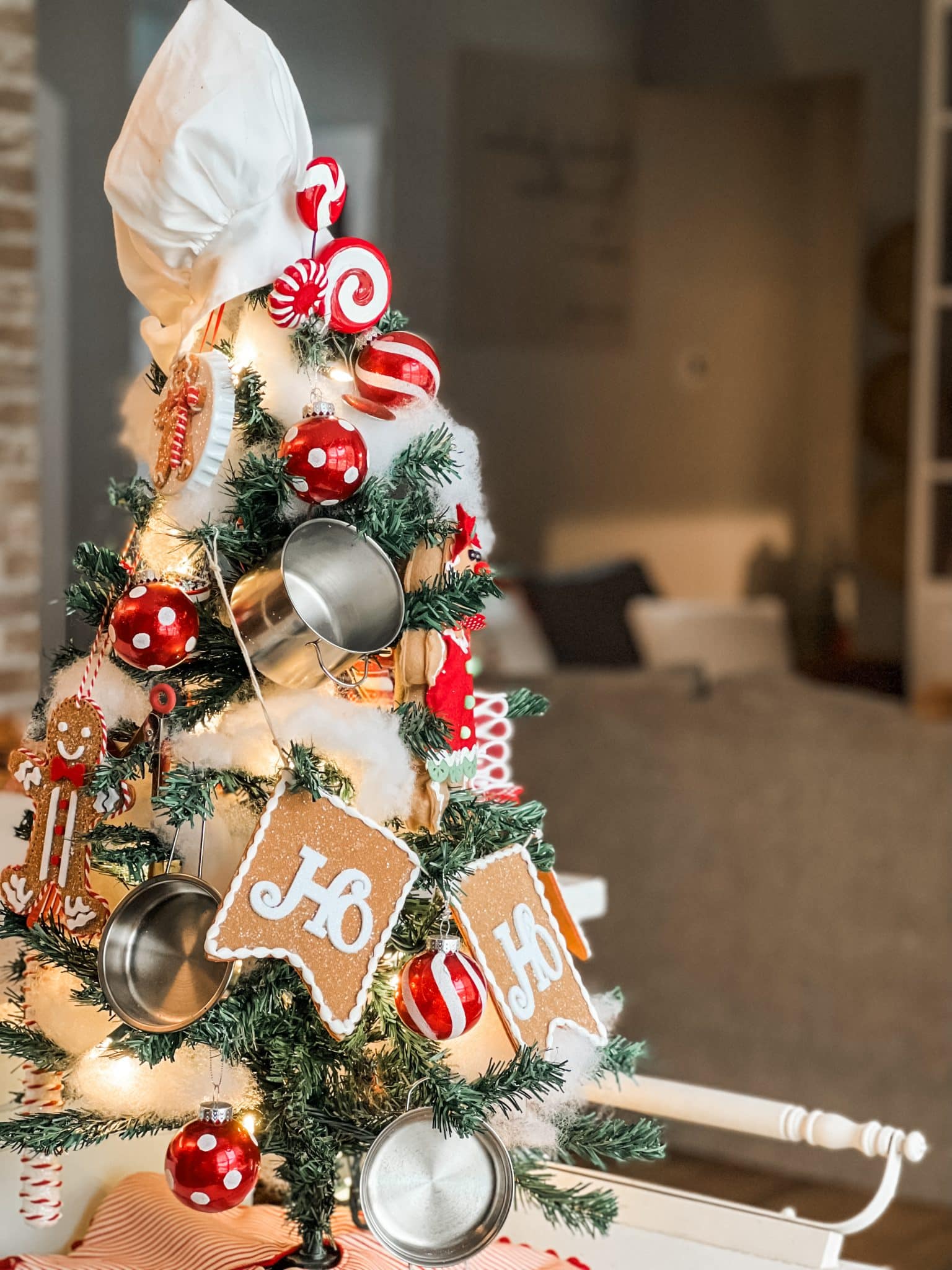 how to decorate a 5 dollar kitchen christmas tree - Re-Fabbed