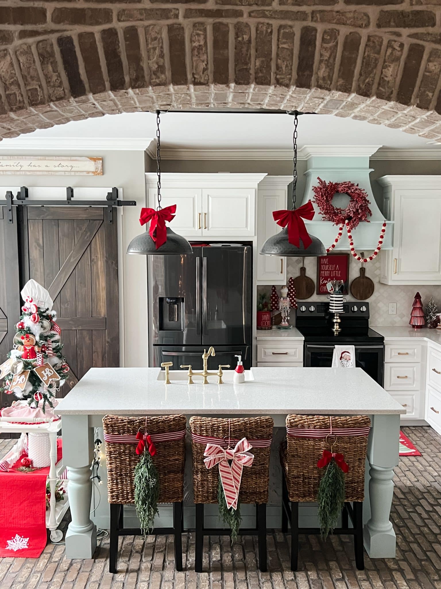 christmas kitchen inspiration with red and white - Re-Fabbed
