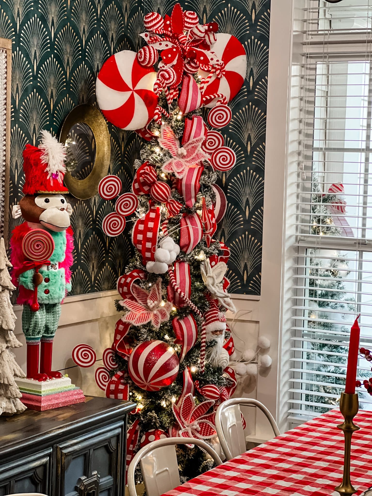 red and white christmas theme inspiration in the dining room - Re-Fabbed