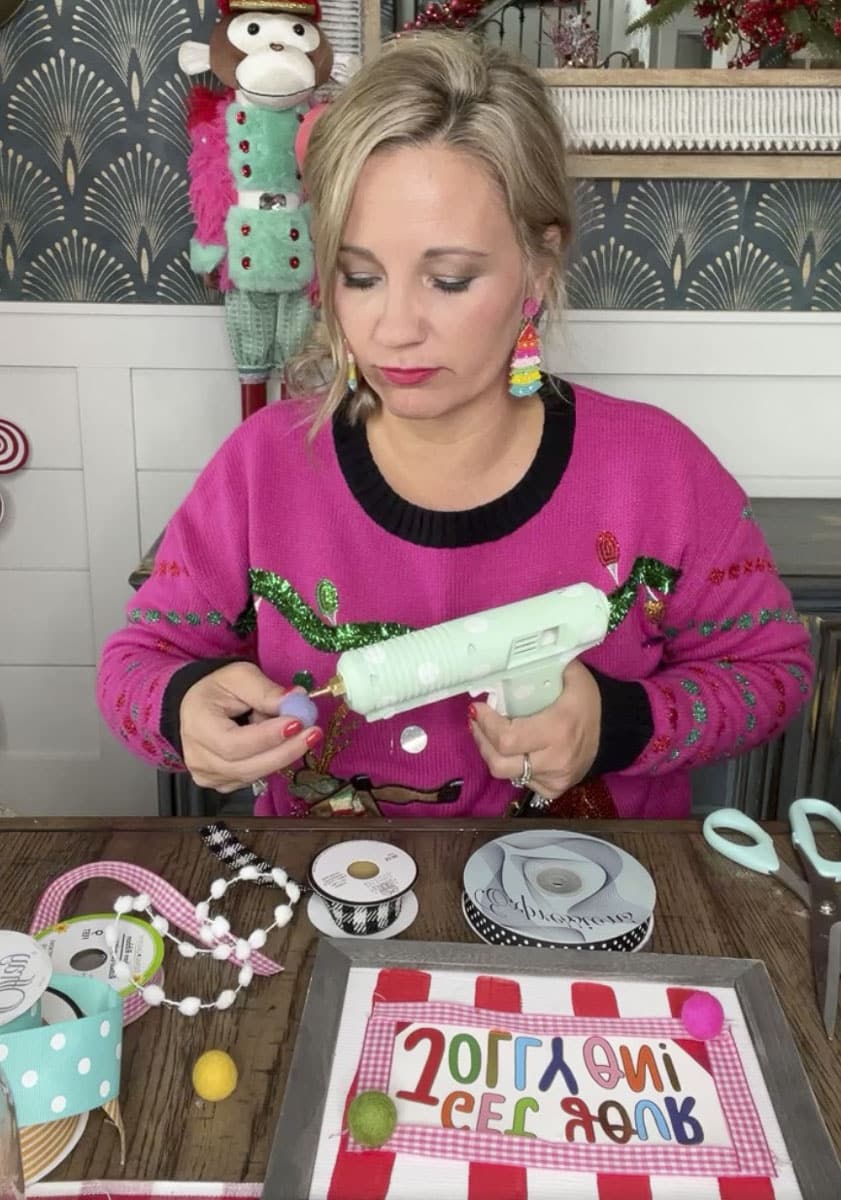 how to make a diy christmas gift bag sign - Re-Fabbed