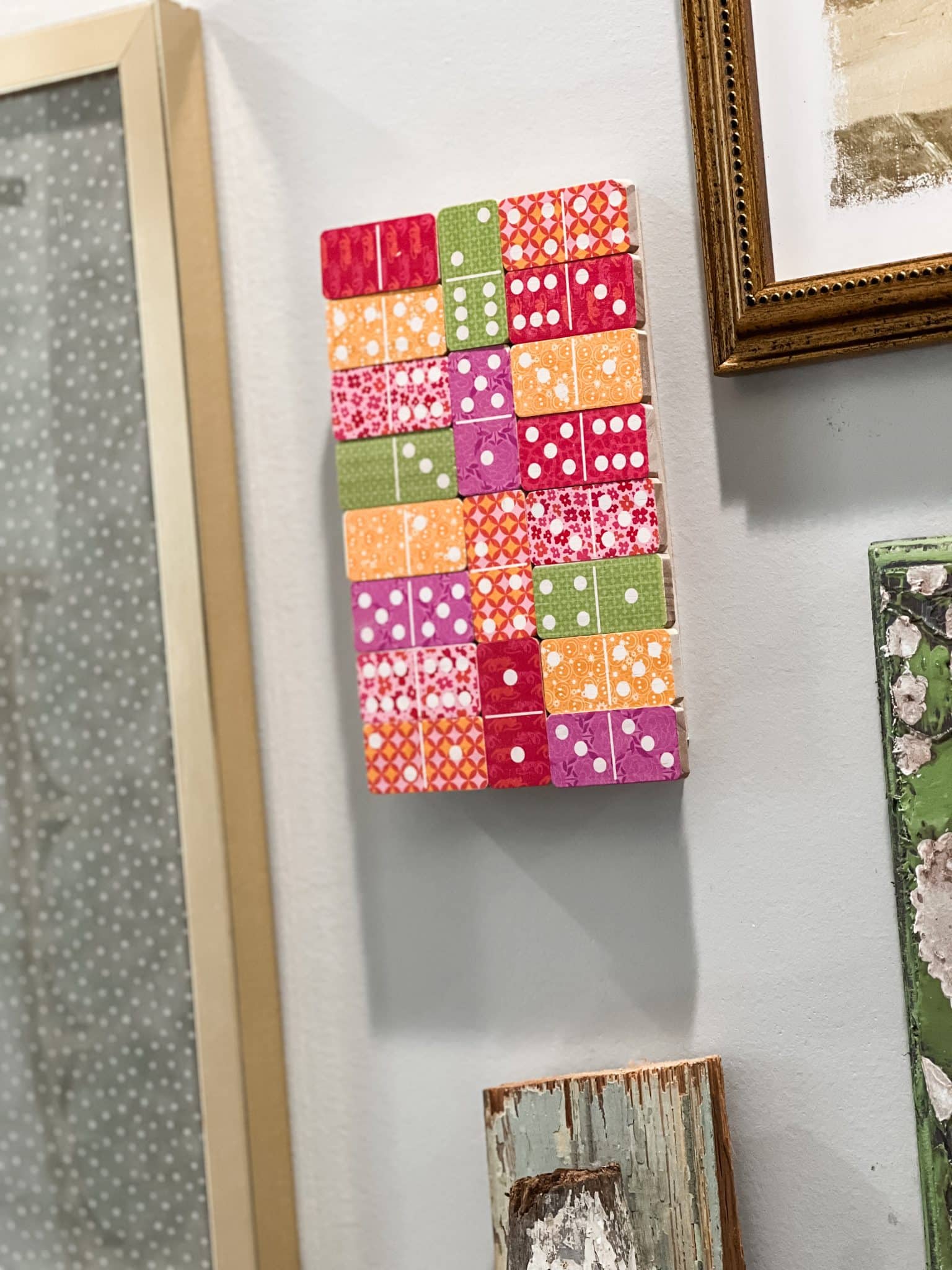 how to make diy wall decor using dominos - Re-Fabbed