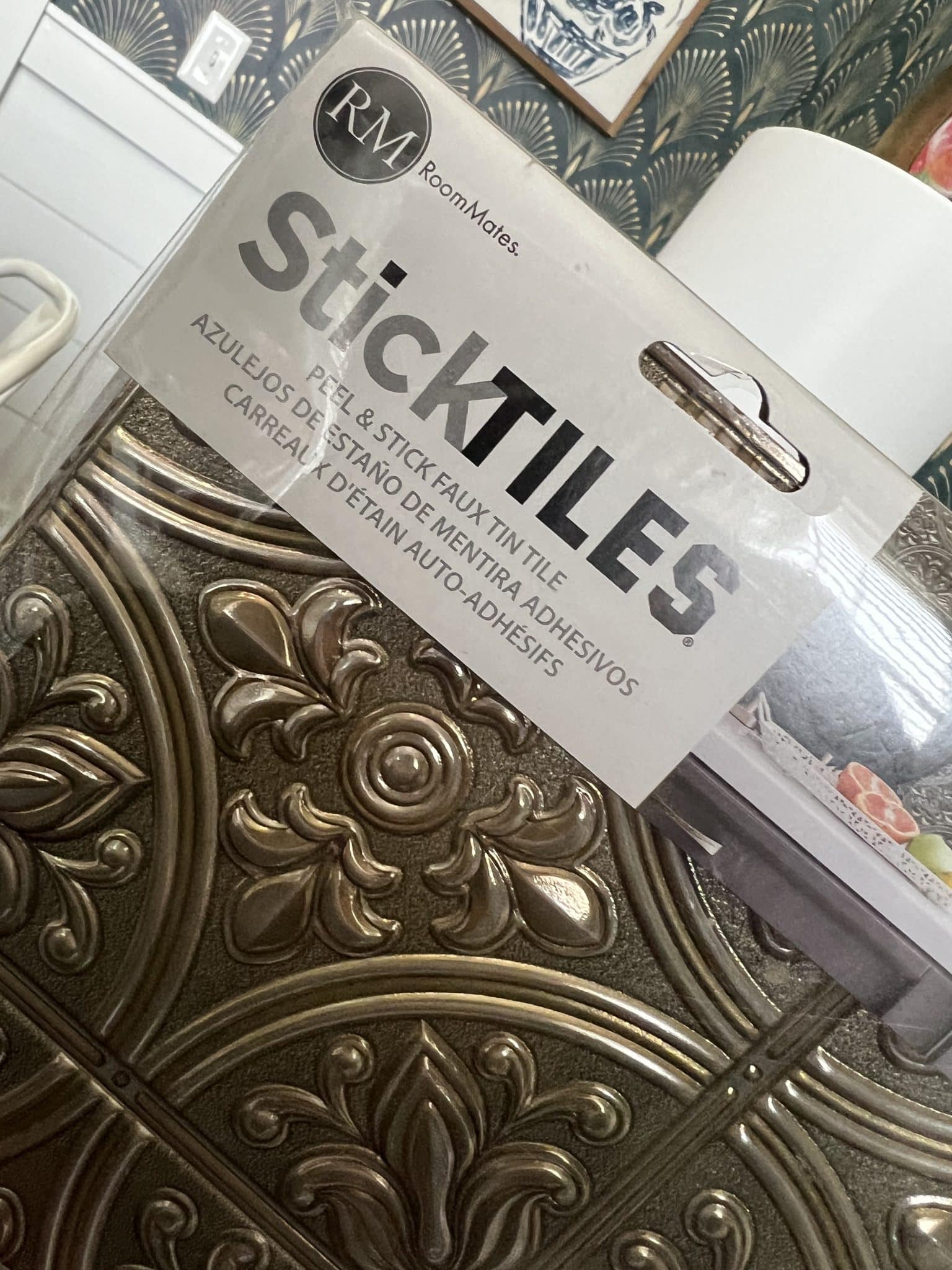 how to make a clover sign using sticky tiles - Re-Fabbed