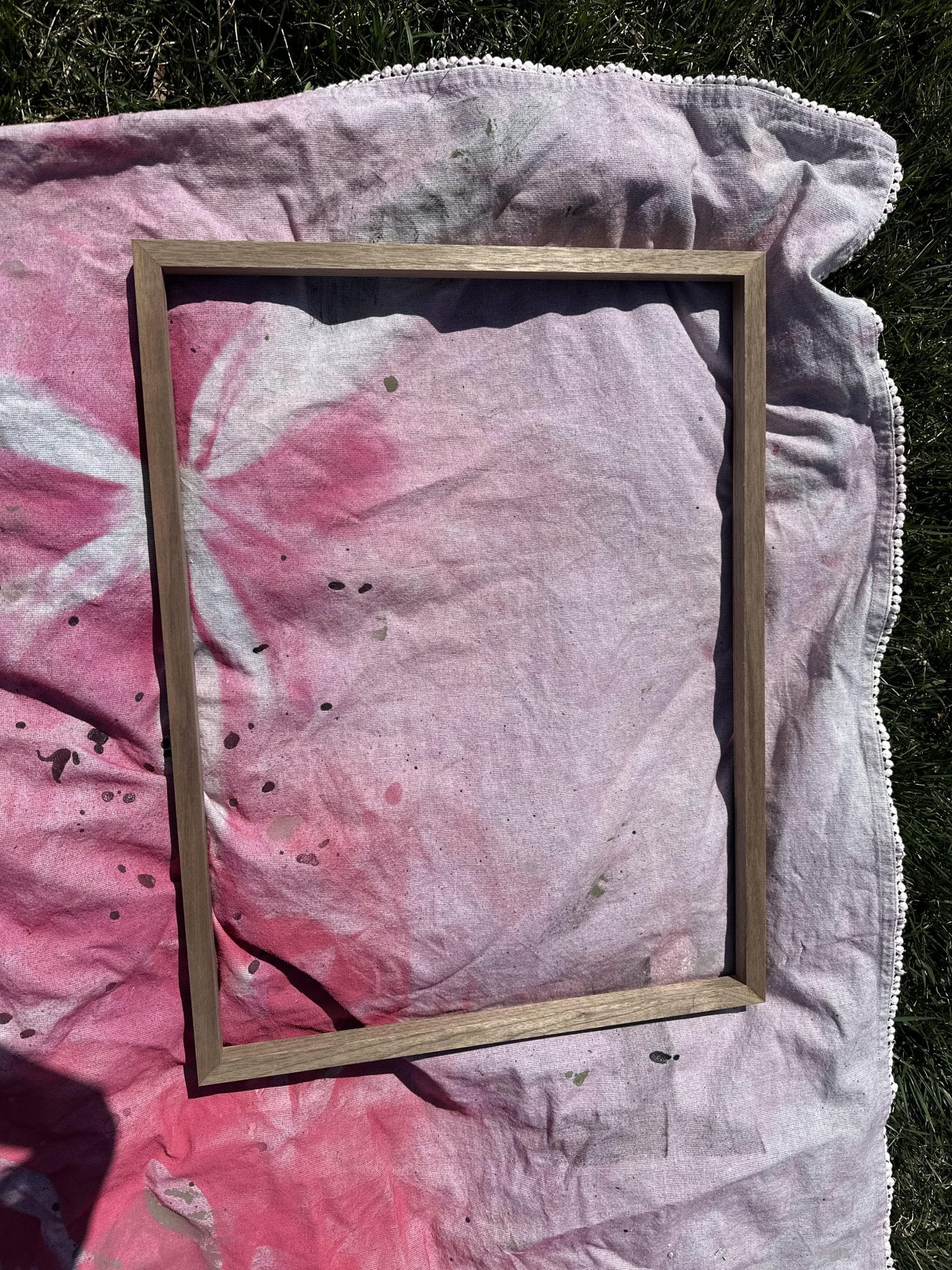 how to spray paint a frame - Re-Fabbed