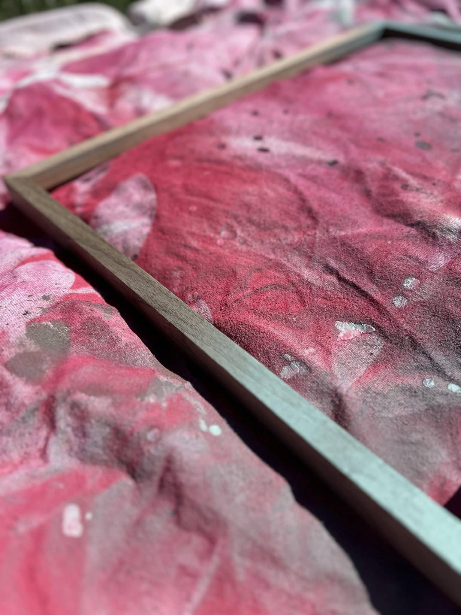 how to spray paint a frame - Re-Fabbed