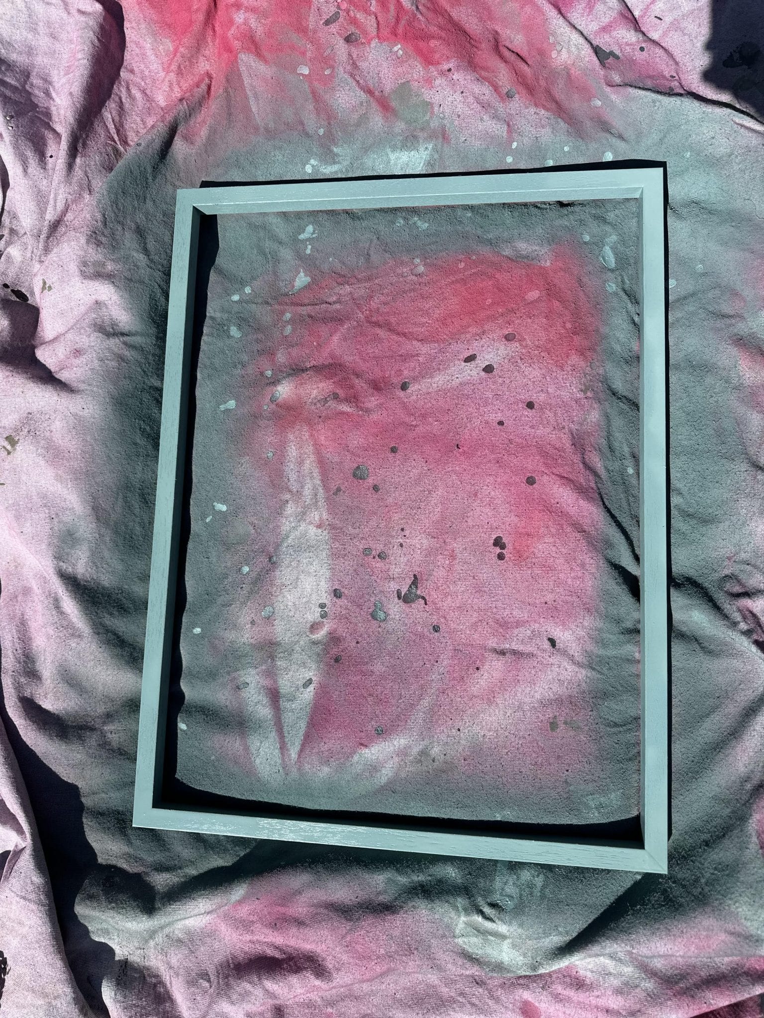 how to spray paint a frame - Re-Fabbed