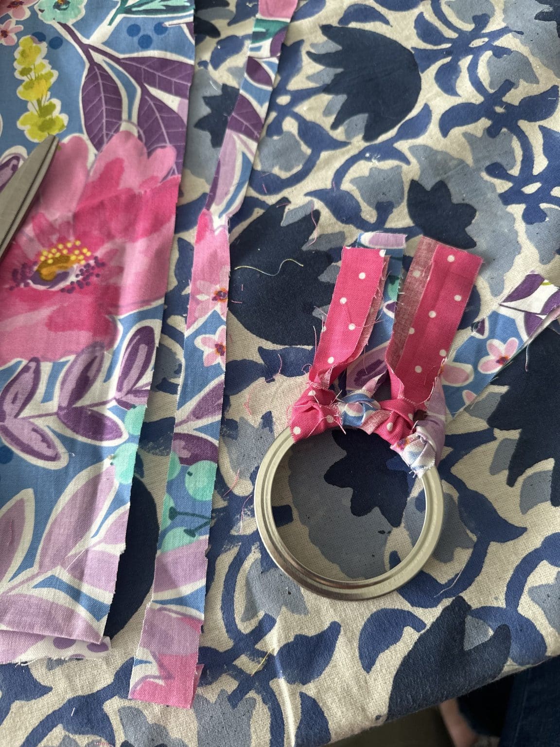 how to make diy flower using mason jar rings - Re-Fabbed