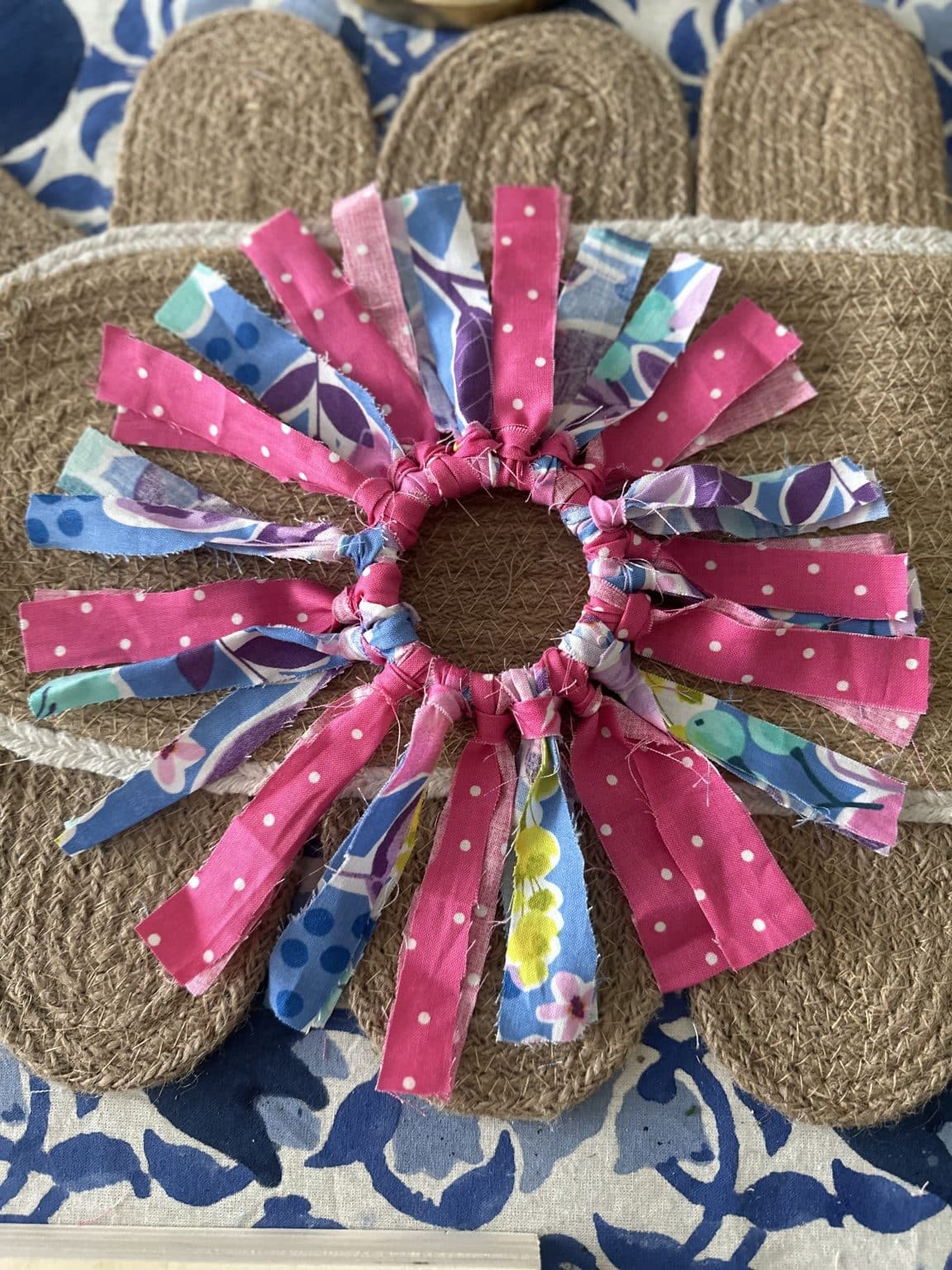 how to make diy flower using mason jar rings - Re-Fabbed