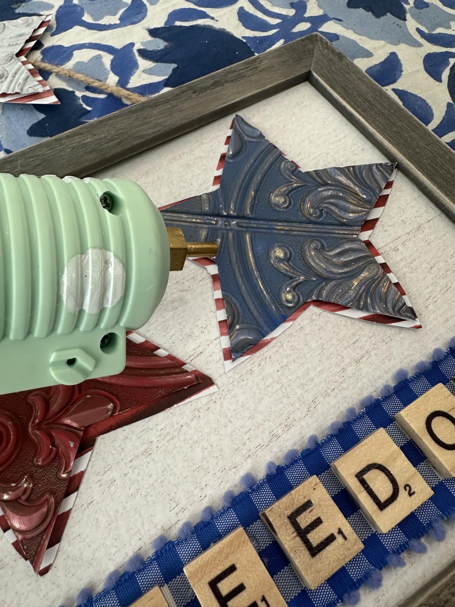 how to make a diy freedom sign using sticky tiles - Re-Fabbed