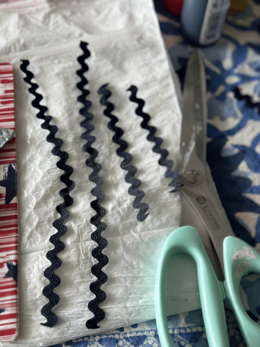 how to make diy patriotic banner using dollar general supplies - Re-Fabbed