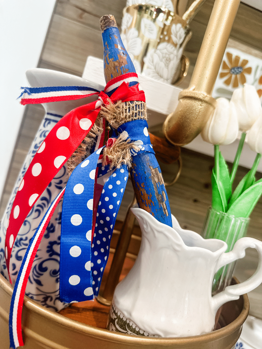 how to make a spindle flag with fabric strips - Re-Fabbed