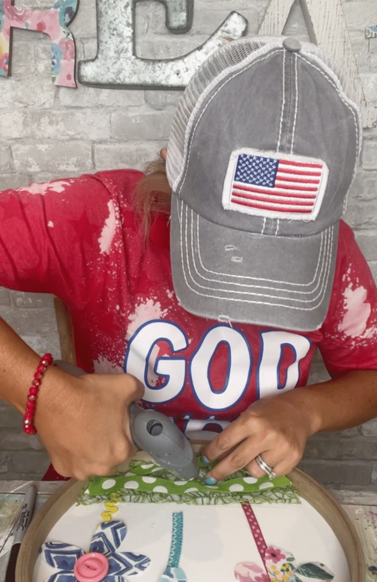 how to make a floral fabric sign - Re-Fabbed