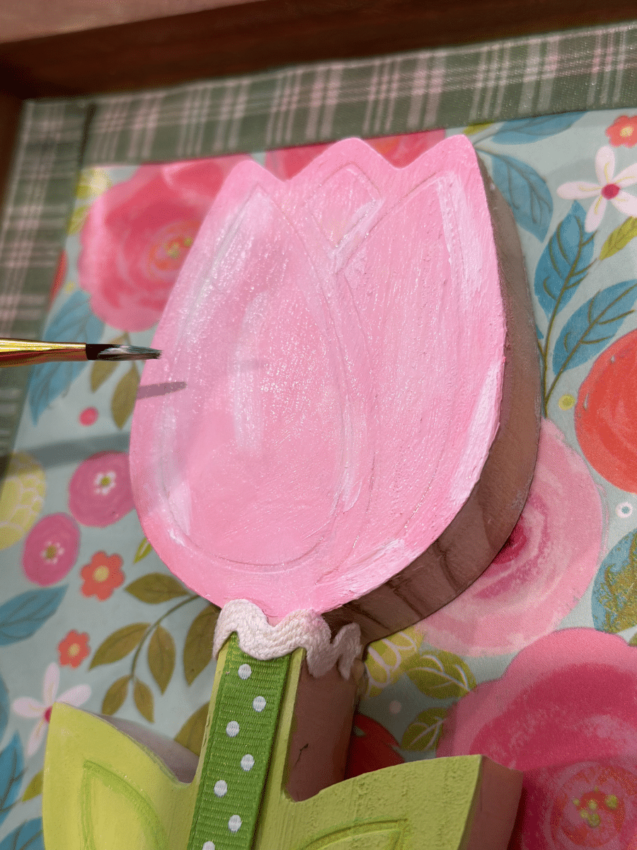 how to make a painted flower sign using wrapping paper - Re-Fabbed