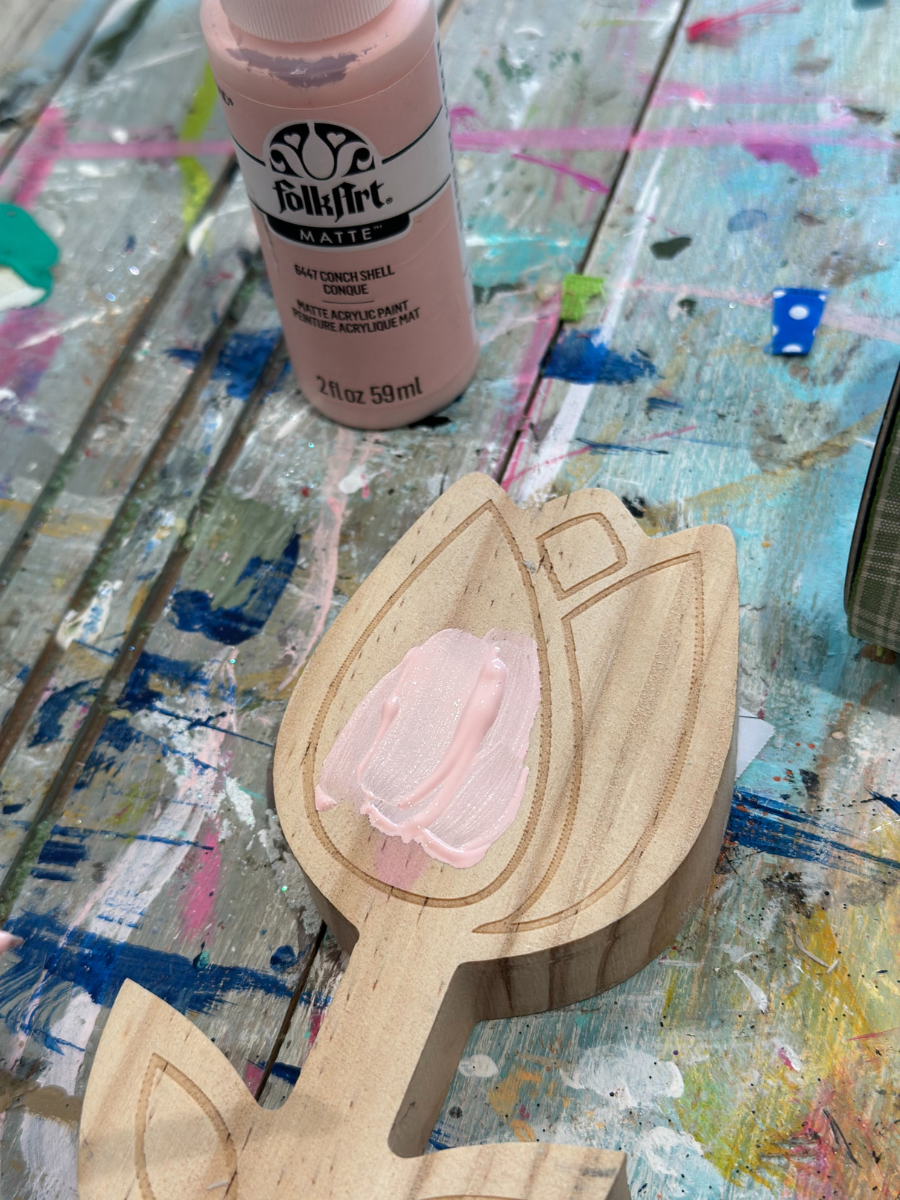 how to make a painted flower sign using wrapping paper - Re-Fabbed