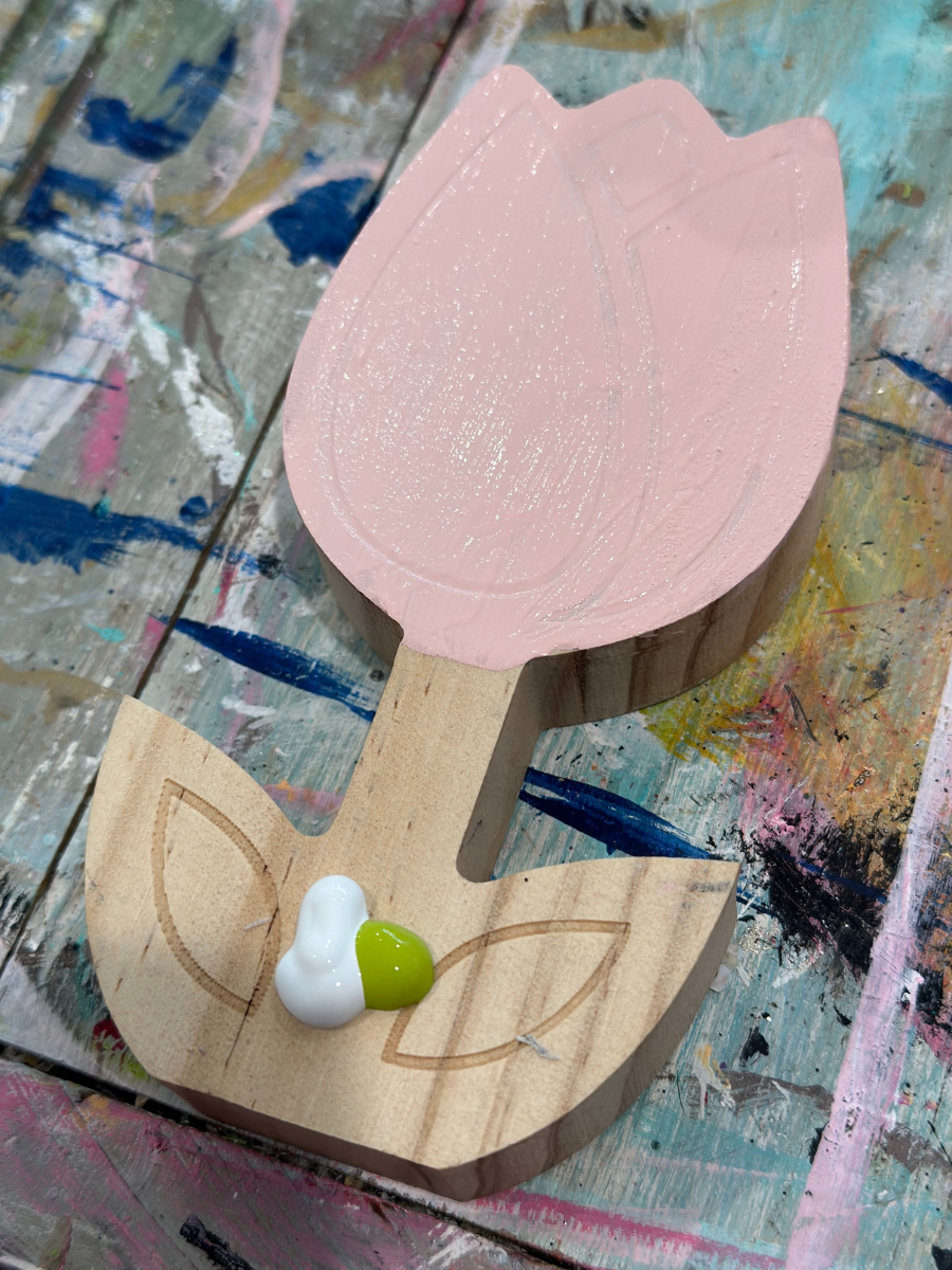 how to make a painted flower sign using wrapping paper - Re-Fabbed