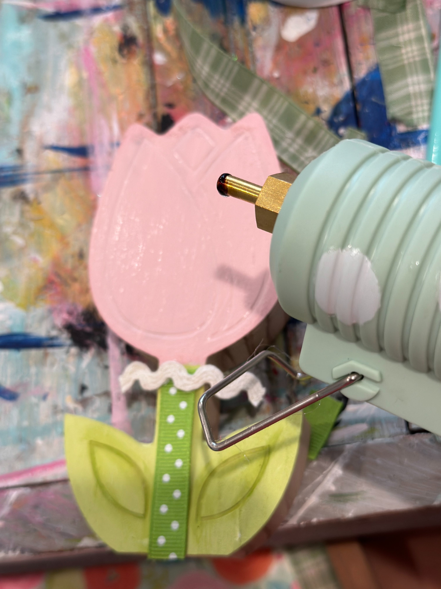 how to make a painted flower sign using wrapping paper - Re-Fabbed