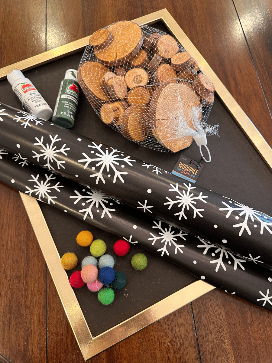how to make a cute wood slice Christmas tree - Re-Fabbed