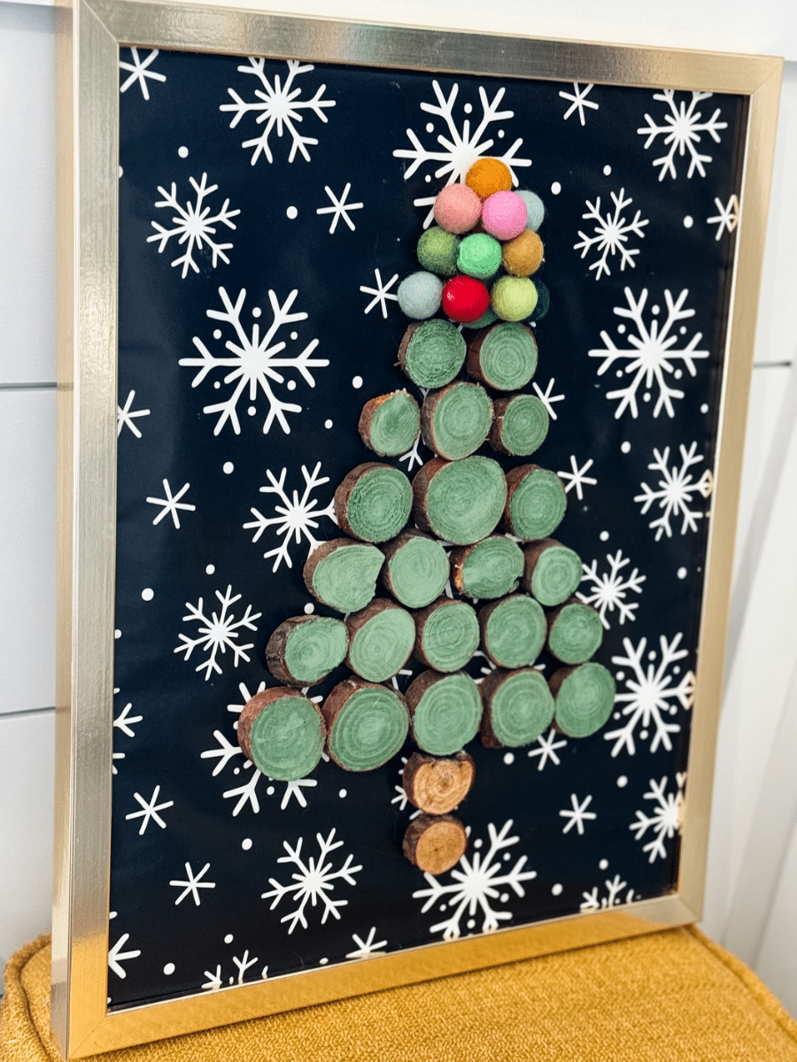 how to make a cute wood slice Christmas tree - Re-Fabbed