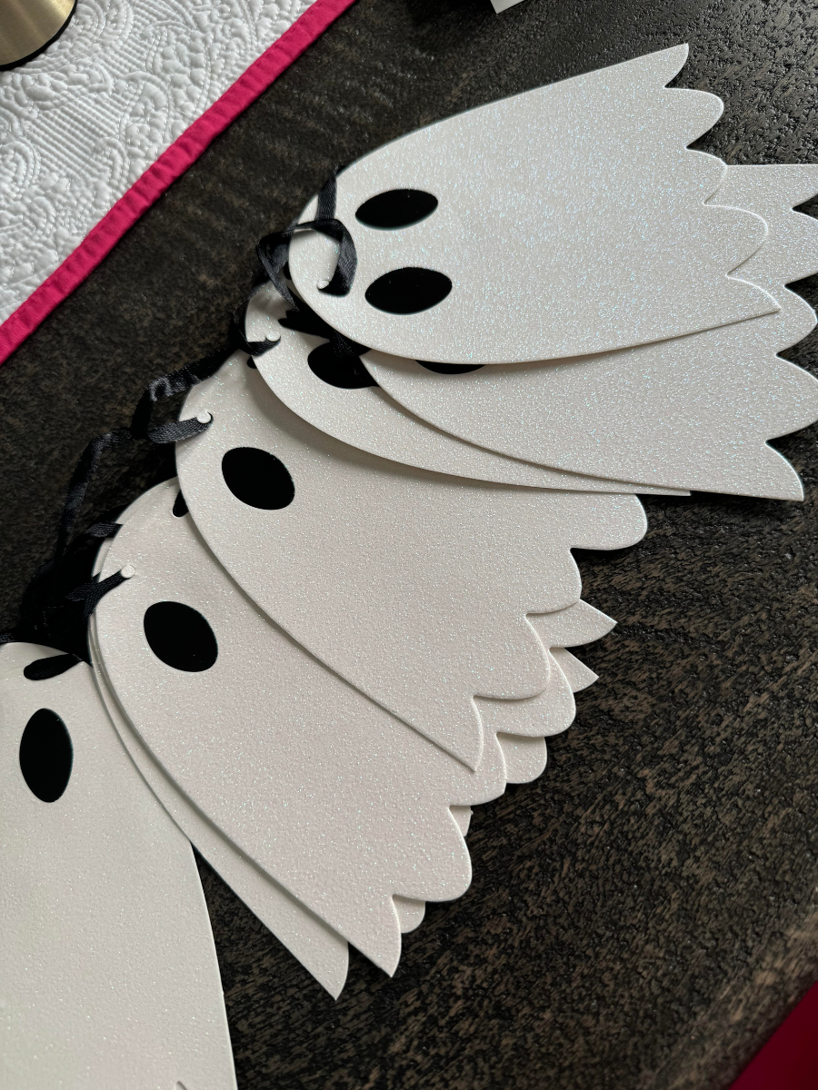 diy halloween decor using walmart ghost garland - Re-Fabbed