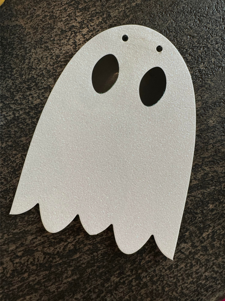 diy halloween decor using walmart ghost garland - Re-Fabbed