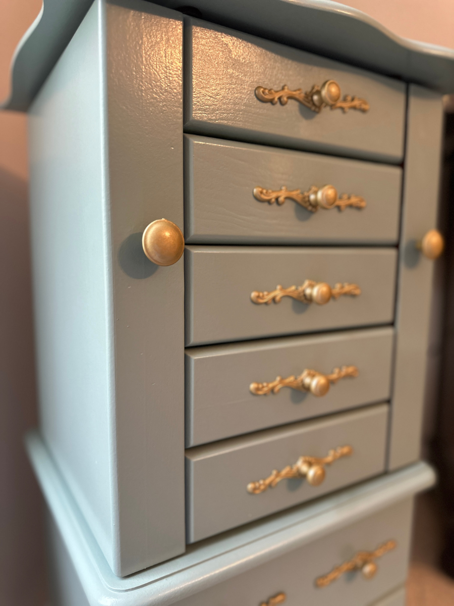 how to makeover a jewelry chest for less than 10 dollars - Re-Fabbed