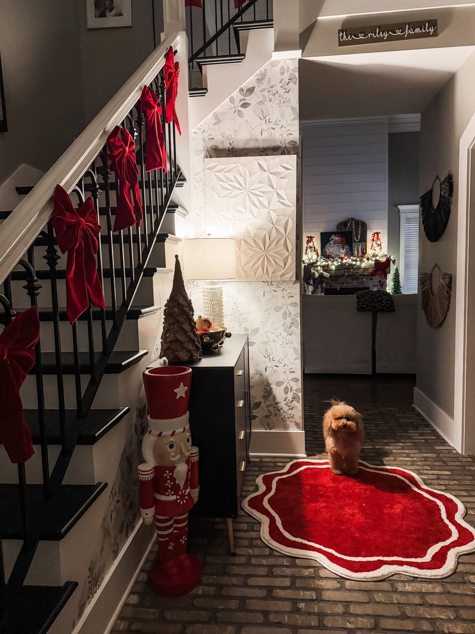 decorating the stairwell in the entryway with red velvet bows - Re-Fabbed