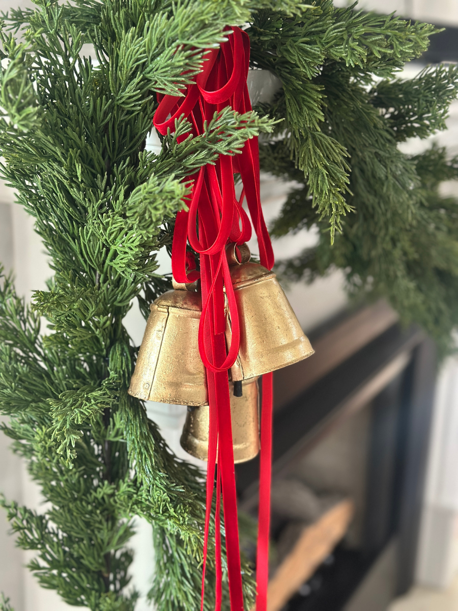 how to easily decorate a mantel with real-touch greenery - Re-Fabbed